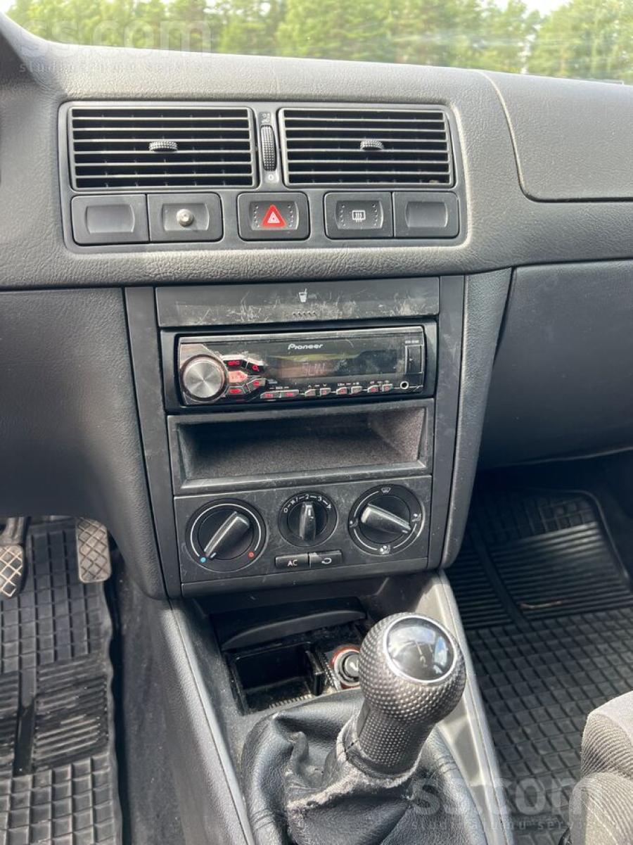 Pelēks Volkswagen Golf 1998 Rīga, ar dzinēja tilpumu 1.60 L un nobraukumu 265 tūkst. km par 990 €, foto 15 vietnē AUTOMOTO.COM.LV