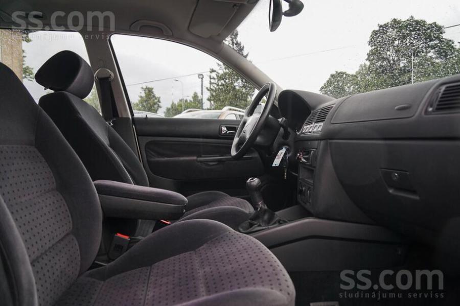 Grey Volkswagen Golf 1998 in Riga, with an engine capacity of 1.40 L and mileage of 109 thousand km for 2890 €, photo 6 on AUTOMOTO.COM.LV