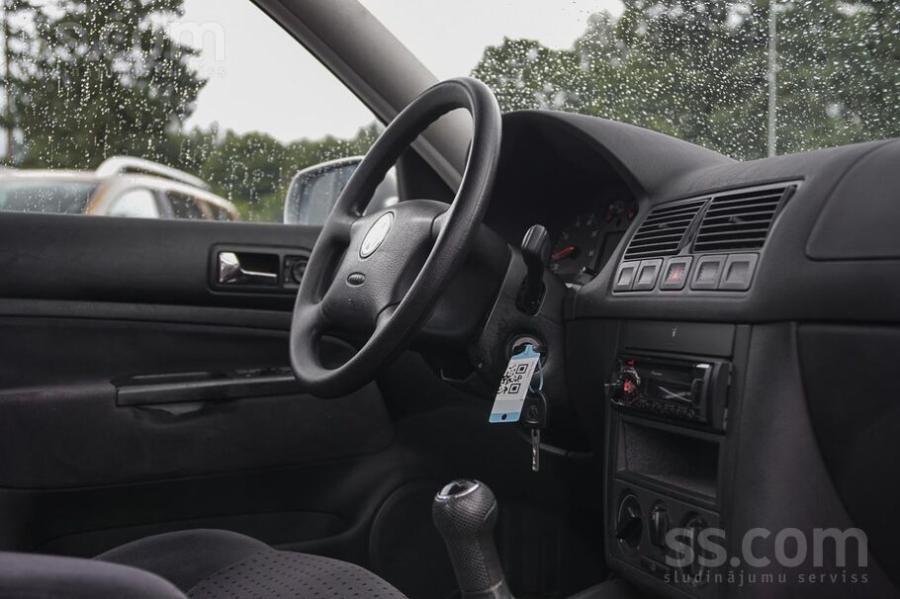 Grey Volkswagen Golf 1998 in Riga, with an engine capacity of 1.40 L and mileage of 109 thousand km for 2890 €, photo 7 on AUTOMOTO.COM.LV