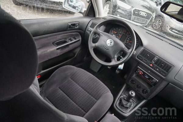 Pelēks Volkswagen Golf 1998 Rīga, ar dzinēja tilpumu 1.40 L un nobraukumu 109 tūkst. km par 2890 €, foto 7 vietnē AUTOMOTO.COM.LV