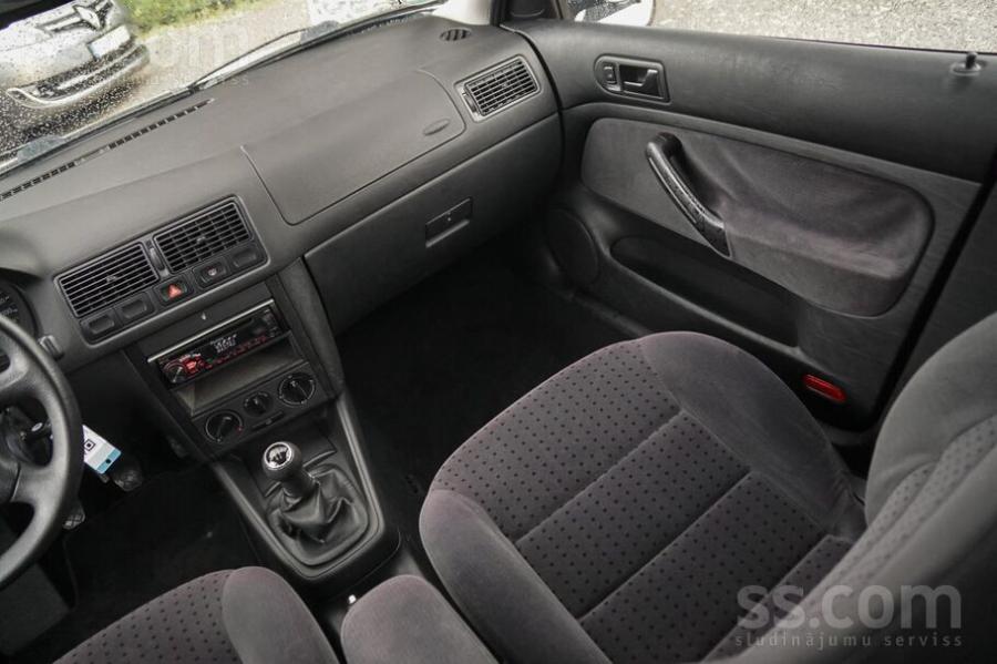 Grey Volkswagen Golf 1998 in Riga, with an engine capacity of 1.40 L and mileage of 109 thousand km for 2890 €, photo 10 on AUTOMOTO.COM.LV