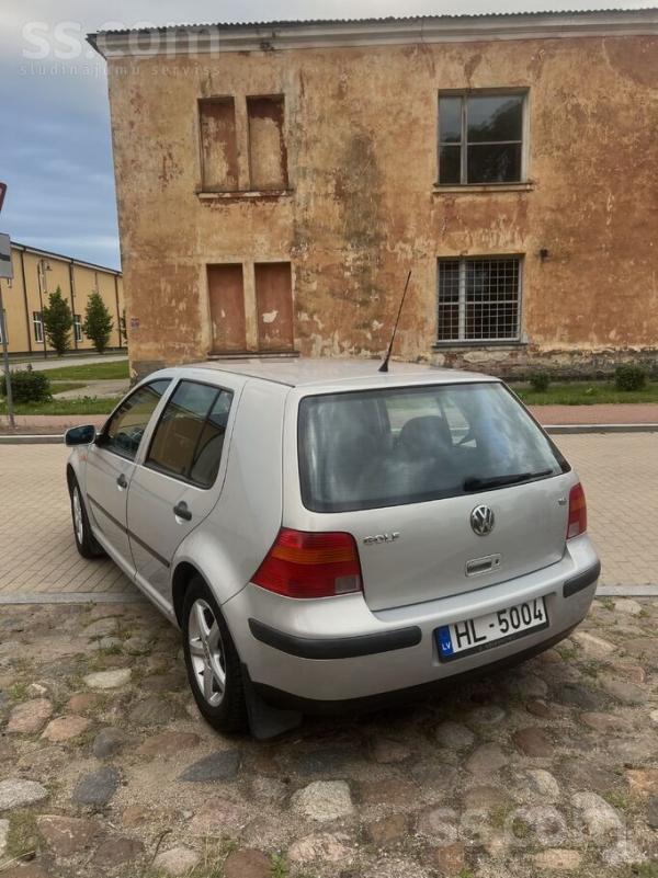 Grey Volkswagen Golf 1998 in Daugavpils, with an engine capacity of 1.60 L and mileage of 237 thousand km for 2200 €, photo 2 on AUTOMOTO.COM.LV