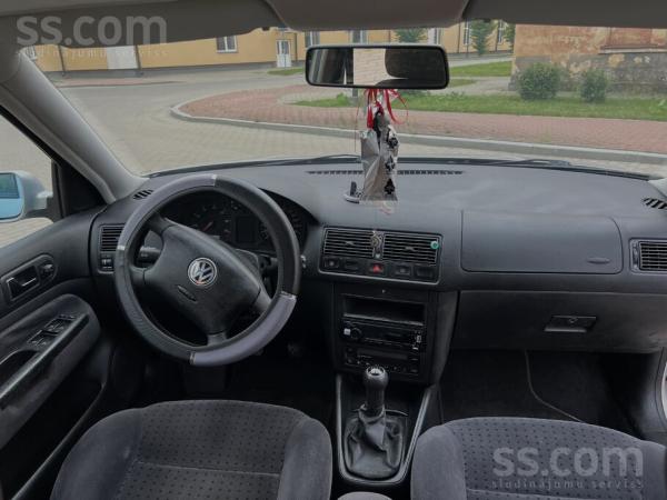 Grey Volkswagen Golf 1998 in Daugavpils, with an engine capacity of 1.60 L and mileage of 237 thousand km for 2200 €, photo 4 on AUTOMOTO.COM.LV