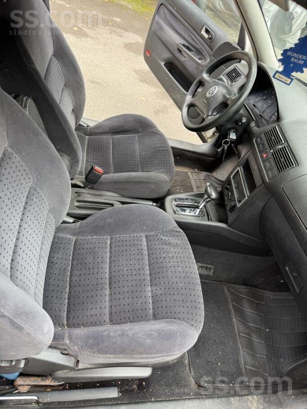 Grey Volkswagen Golf 1998 in Riga, with an engine capacity of 1.60 L and mileage of 233 thousand km for 1350 €, photo 7 on AUTOMOTO.COM.LV