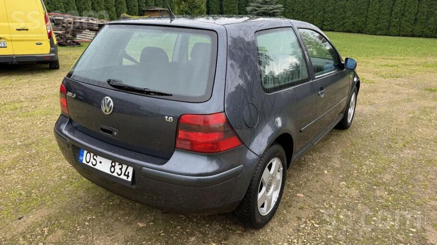 Grey Volkswagen Golf 1998 in Limbazi, with an engine capacity of 1.60 L and mileage of 146 thousand km for 2500 €, photo 7 on AUTOMOTO.COM.LV