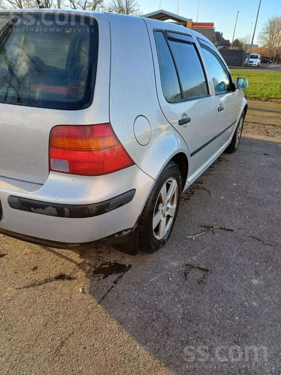 Pelēks Volkswagen Golf 1999 Liepāja, ar dzinēja tilpumu 1.60 L un nobraukumu 323 tūkst. km par 650 €, foto 4 vietnē AUTOMOTO.COM.LV