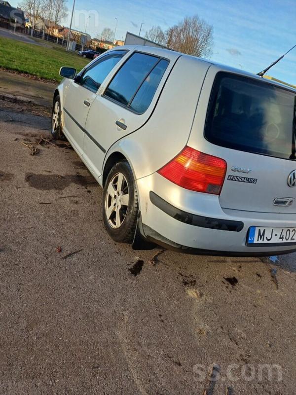 Grey Volkswagen Golf 1999 in Liepaja, with an engine capacity of 1.60 L and mileage of 323 thousand km for 650 €, photo 5 on AUTOMOTO.COM.LV
