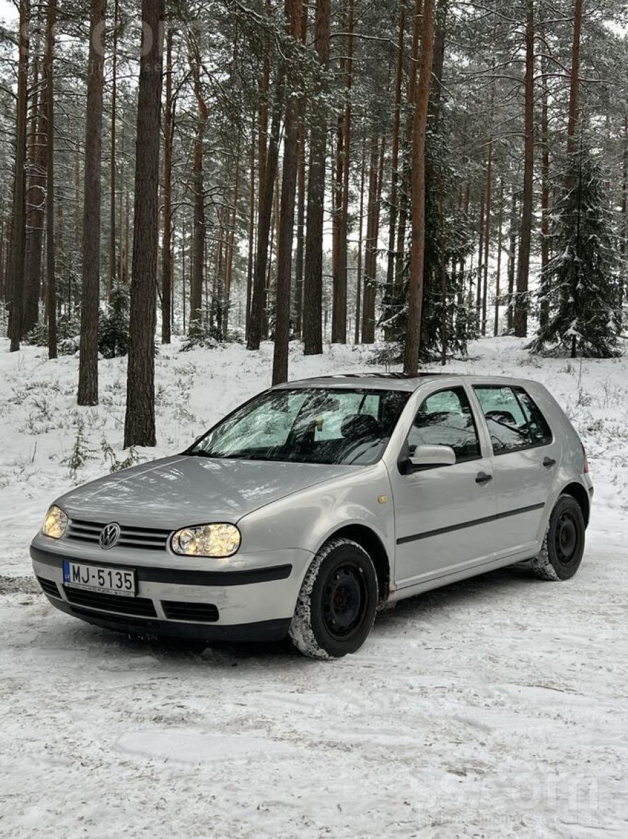 Grey Volkswagen Golf 1999 in Riga, with an engine capacity of 1.60 L and mileage of 240 thousand km for 1600 €, photo 1 on AUTOMOTO.COM.LV
