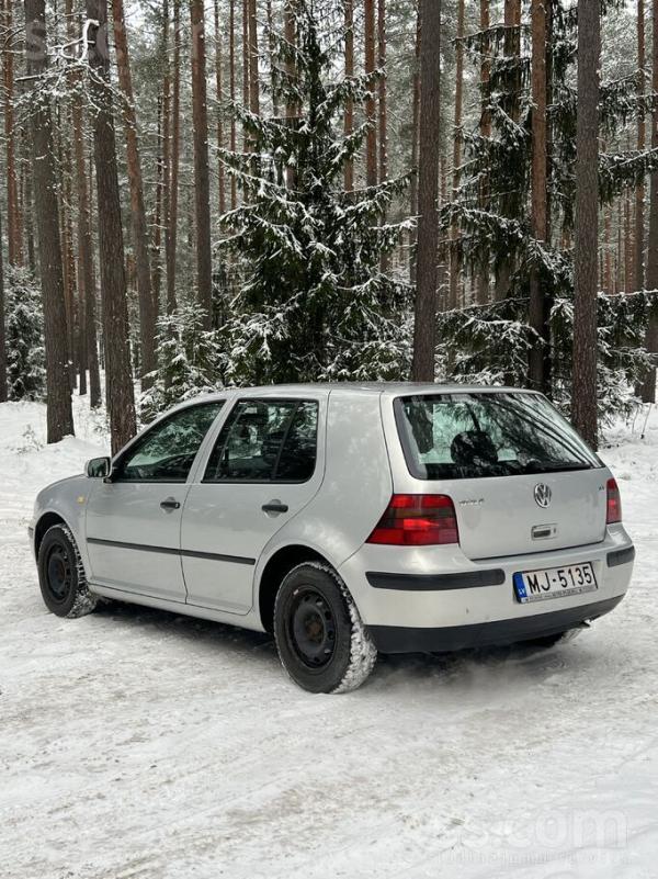 Pelēks Volkswagen Golf 1999 Rīga, ar dzinēja tilpumu 1.60 L un nobraukumu 240 tūkst. km par 1600 €, foto 4 vietnē AUTOMOTO.COM.LV