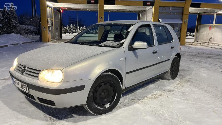 Pelēks Volkswagen Golf 1999 Viļņa, ar dzinēja tilpumu 1.90 L un nobraukumu 300 tūkst. km par 950 €, foto 1 vietnē AUTOMOTO.COM.LV