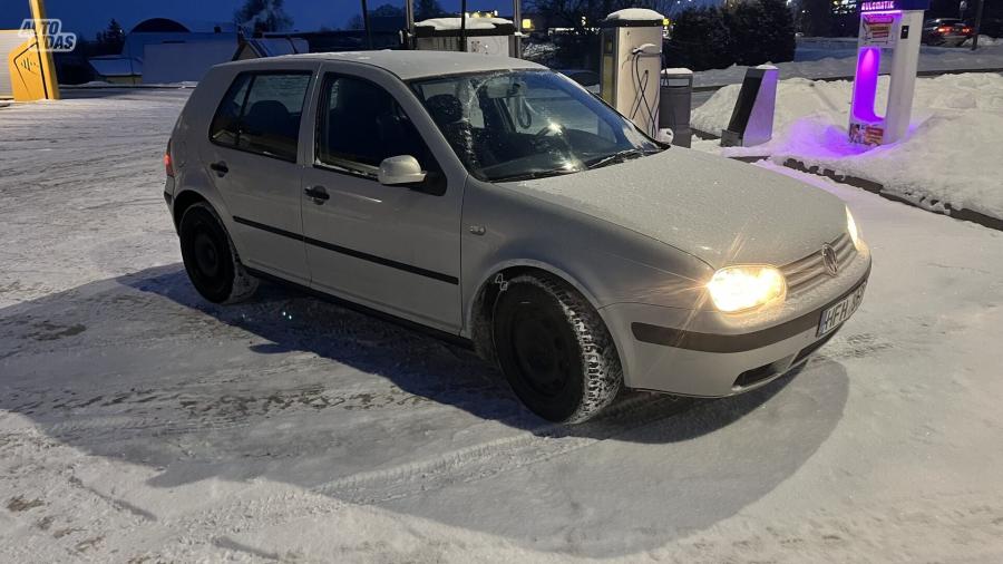 Pelēks Volkswagen Golf 1999 Viļņa, ar dzinēja tilpumu 1.90 L un nobraukumu 300 tūkst. km par 950 €, foto 3 vietnē AUTOMOTO.COM.LV
