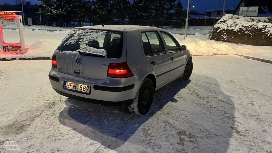 Pelēks Volkswagen Golf 1999 Viļņa, ar dzinēja tilpumu 1.90 L un nobraukumu 300 tūkst. km par 950 €, foto 5 vietnē AUTOMOTO.COM.LV