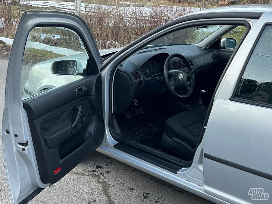 Grey Volkswagen Golf 1999 in Vilnius, with an engine capacity of 1.40 L and mileage of 254 thousand km for 600 €, photo 16 on AUTOMOTO.COM.LV