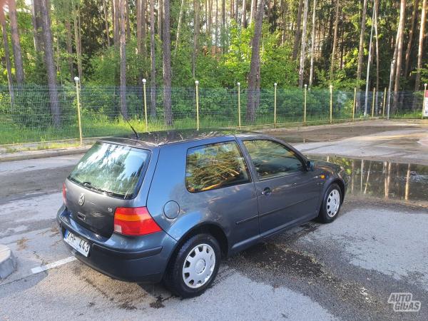 Pelēks Volkswagen Golf 1999 Visaginas, ar dzinēja tilpumu 1.60 L un nobraukumu 295 tūkst. km par 370 €, foto 3 vietnē AUTOMOTO.COM.LV