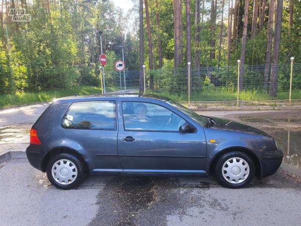 Pelēks Volkswagen Golf 1999 Visaginas, ar dzinēja tilpumu 1.60 L un nobraukumu 295 tūkst. km par 370 €, foto 4 vietnē AUTOMOTO.COM.LV