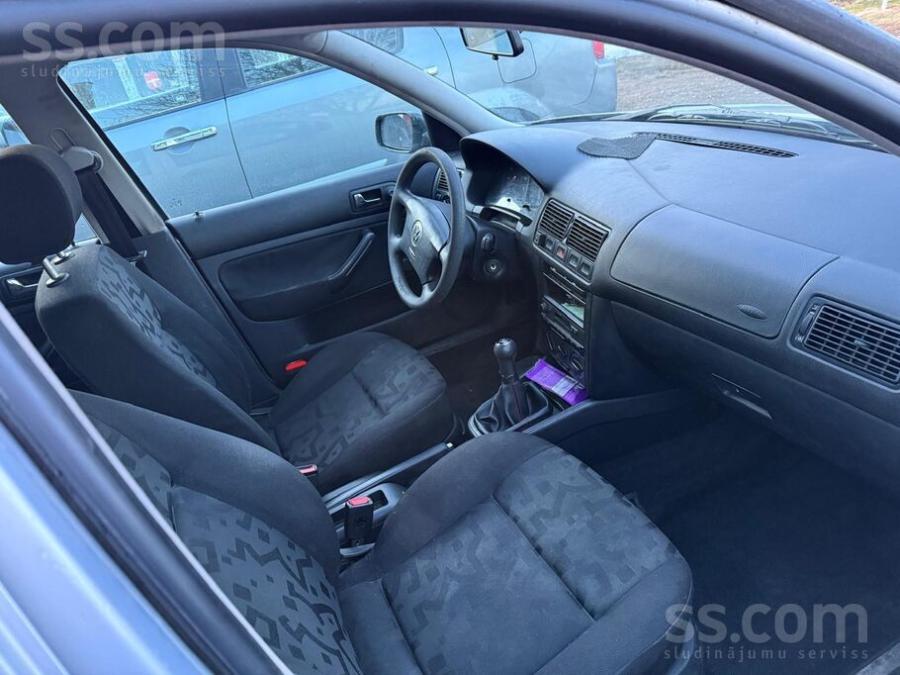 Pelēks Volkswagen Golf 1999 Preiļi, ar dzinēja tilpumu 1.60 L un nobraukumu 286 tūkst. km par 950 €, foto 8 vietnē AUTOMOTO.COM.LV