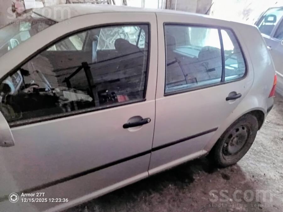 Grey Volkswagen Golf 1999 in Kraslava, with an engine capacity of 1.60 L and mileage of 340 thousand km for 500 €, photo 3 on AUTOMOTO.COM.LV