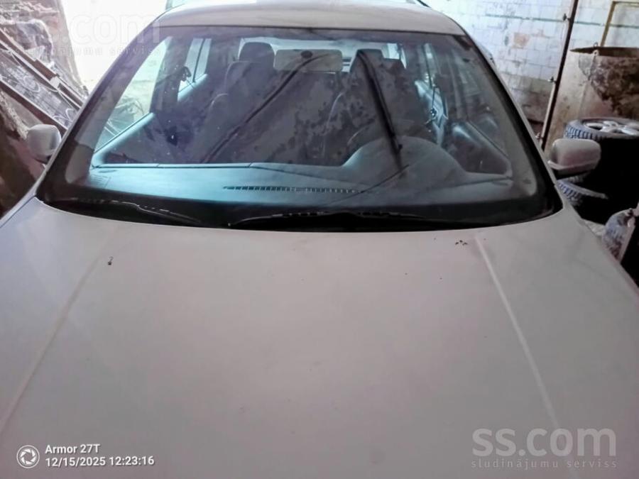 Grey Volkswagen Golf 1999 in Kraslava, with an engine capacity of 1.60 L and mileage of 340 thousand km for 500 €, photo 4 on AUTOMOTO.COM.LV