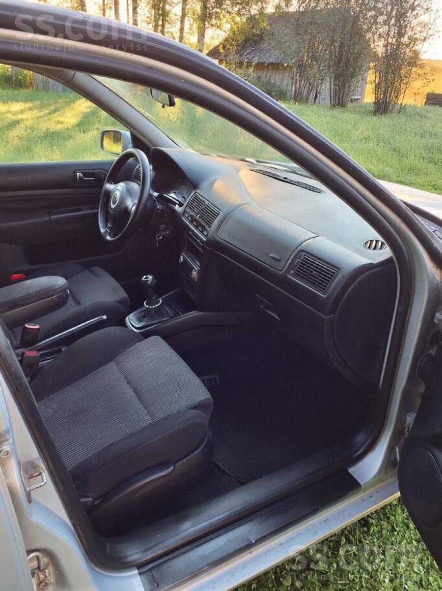 Grey Volkswagen Golf 1999 in Riga, with an engine capacity of 1.60 L and mileage of 245 thousand km for 880 €, photo 8 on AUTOMOTO.COM.LV