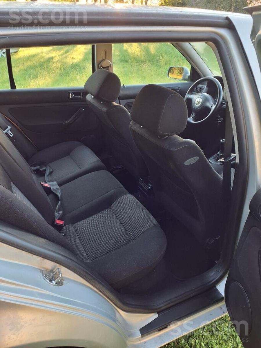 Grey Volkswagen Golf 1999 in Riga, with an engine capacity of 1.60 L and mileage of 245 thousand km for 880 €, photo 9 on AUTOMOTO.COM.LV