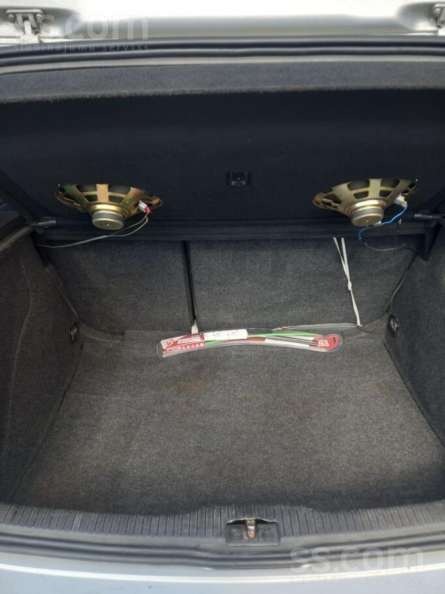 Pelēks Volkswagen Golf 1999 Rīga, ar dzinēja tilpumu 1.90 L un nobraukumu 350 tūkst. km par 1500 €, foto 5 vietnē AUTOMOTO.COM.LV