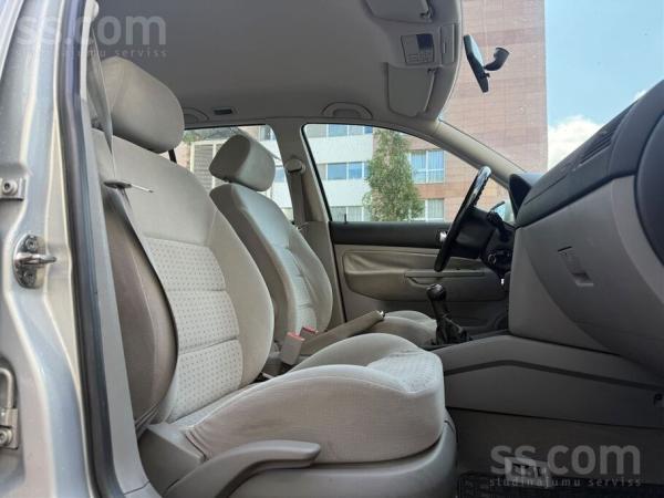 Volkswagen Golf 1999 Rīga vietnē Pelēks Volkswagen Golf 1999 Rīga, ar dzinēja tilpumu 1.60 L un nobraukumu 0 tūkst. km par 2300 €, foto 4 vietnē AUTOMOTO.COM.LV