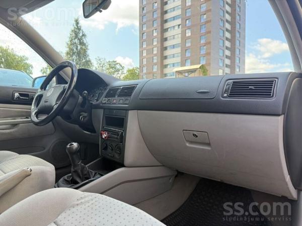 Volkswagen Golf 1999 Rīga vietnē Pelēks Volkswagen Golf 1999 Rīga, ar dzinēja tilpumu 1.60 L un nobraukumu 0 tūkst. km par 2300 €, foto 5 vietnē AUTOMOTO.COM.LV