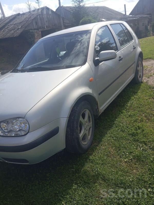 Grey Volkswagen Golf 1999 in Talsi, with an engine capacity of 1.60 L and mileage of 235 thousand km for 380 €, photo 4 on AUTOMOTO.COM.LV