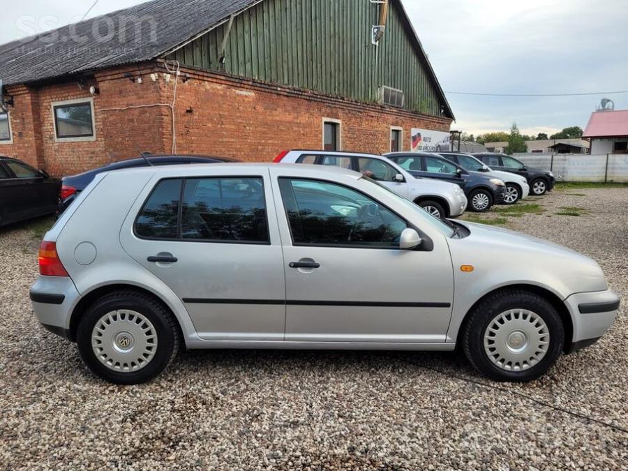 Pelēks Volkswagen Golf 1999 Daugavpils, ar dzinēja tilpumu 1.60 L un nobraukumu 187 tūkst. km par 1550 €, foto 9 vietnē AUTOMOTO.COM.LV