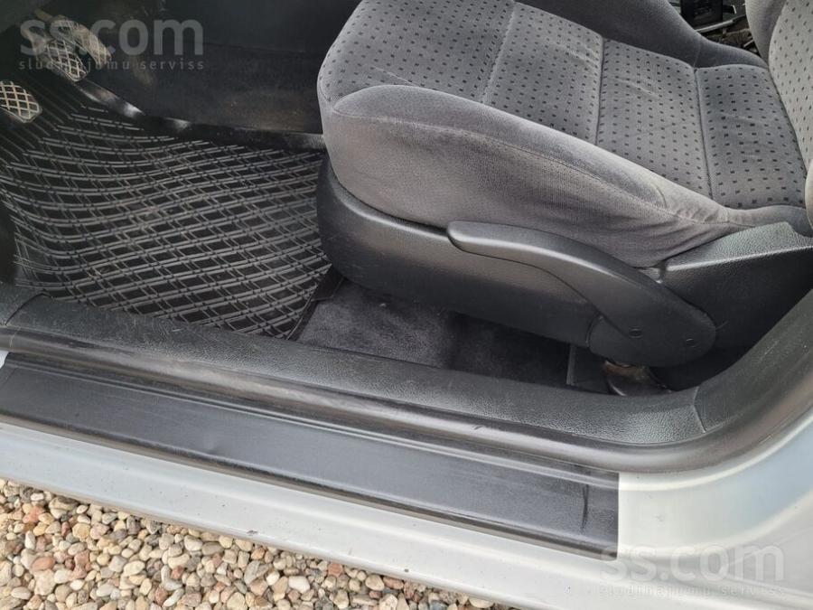 Pelēks Volkswagen Golf 1999 Daugavpils, ar dzinēja tilpumu 1.60 L un nobraukumu 187 tūkst. km par 1550 €, foto 12 vietnē AUTOMOTO.COM.LV