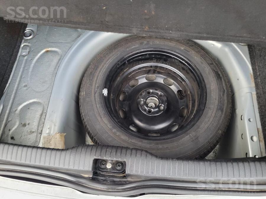 Pelēks Volkswagen Golf 1999 Daugavpils, ar dzinēja tilpumu 1.60 L un nobraukumu 187 tūkst. km par 1550 €, foto 16 vietnē AUTOMOTO.COM.LV