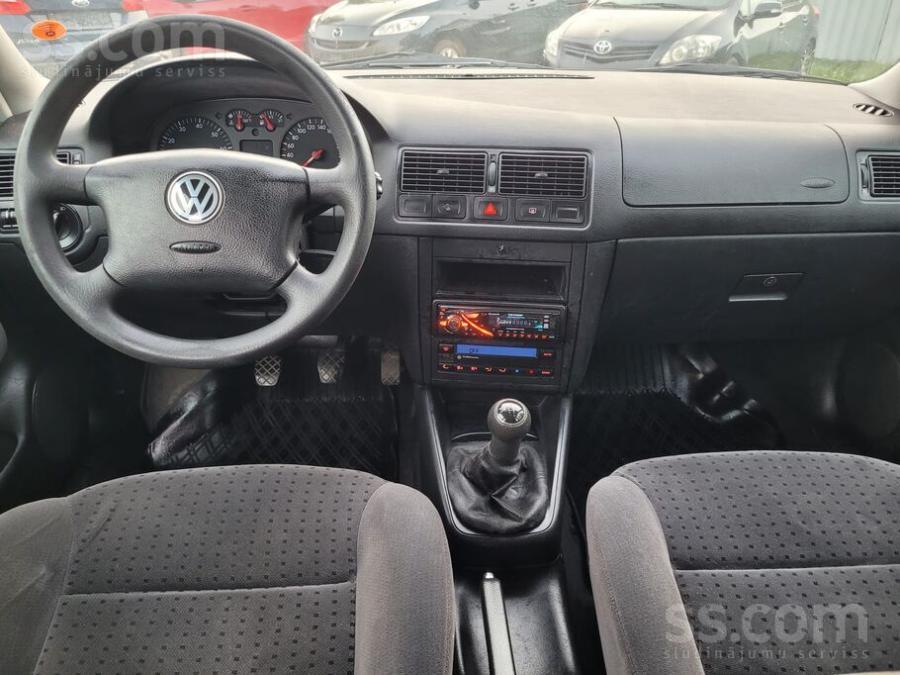 Pelēks Volkswagen Golf 1999 Daugavpils, ar dzinēja tilpumu 1.60 L un nobraukumu 187 tūkst. km par 1550 €, foto 23 vietnē AUTOMOTO.COM.LV
