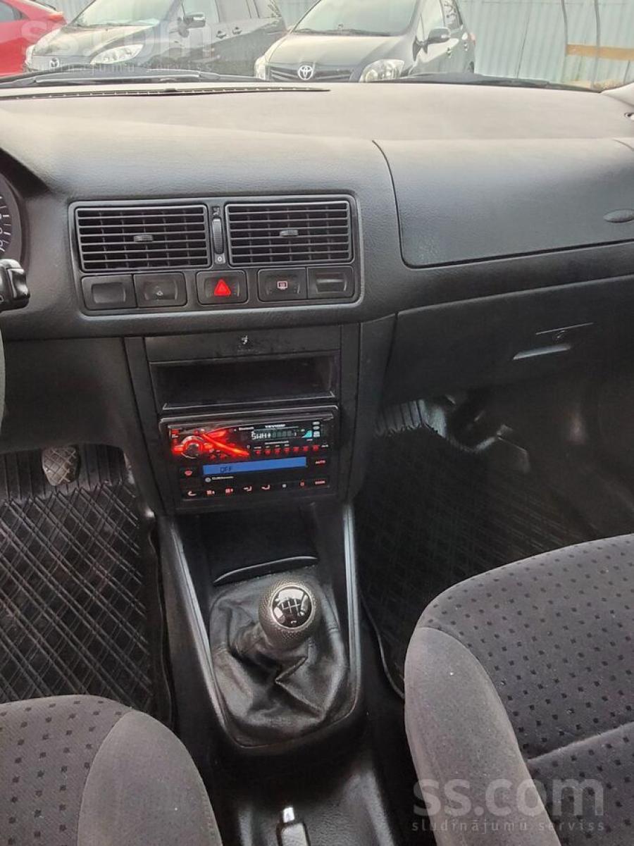 Pelēks Volkswagen Golf 1999 Daugavpils, ar dzinēja tilpumu 1.60 L un nobraukumu 187 tūkst. km par 1550 €, foto 25 vietnē AUTOMOTO.COM.LV