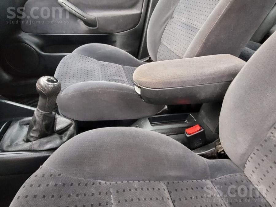 Pelēks Volkswagen Golf 1999 Daugavpils, ar dzinēja tilpumu 1.60 L un nobraukumu 187 tūkst. km par 1550 €, foto 27 vietnē AUTOMOTO.COM.LV