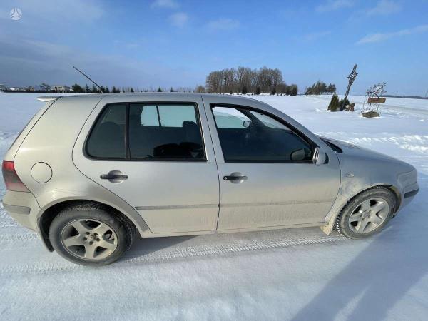 Grey Volkswagen Golf 2000 in Salcininkai, with an engine capacity of 1.60 L and mileage of 226 thousand km for 700 €, photo 7 on AUTOMOTO.COM.LV