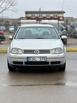 Pelēks Volkswagen Golf 2000 Kretinga, ar dzinēja tilpumu 1.60 L un nobraukumu 327 tūkst. km par 600 €, foto 2 vietnē AUTOMOTO.COM.LV