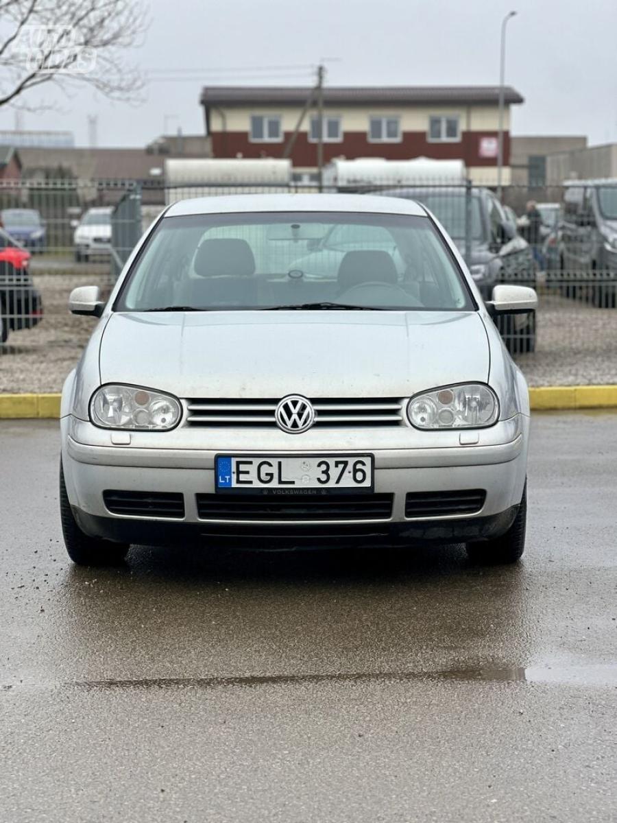 Pelēks Volkswagen Golf 2000 Kretinga, ar dzinēja tilpumu 1.60 L un nobraukumu 327 tūkst. km par 600 €, foto 2 vietnē AUTOMOTO.COM.LV