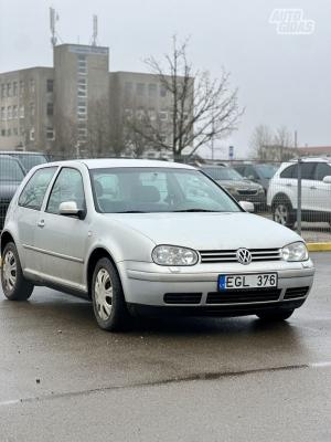 Pelēks Volkswagen Golf 2000 Kretinga, ar dzinēja tilpumu 1.60 L un nobraukumu 327 tūkst. km par 600 €, foto 3 vietnē AUTOMOTO.COM.LV