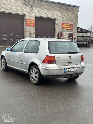 Pelēks Volkswagen Golf 2000 Kretinga, ar dzinēja tilpumu 1.60 L un nobraukumu 327 tūkst. km par 600 €, foto 6 vietnē AUTOMOTO.COM.LV