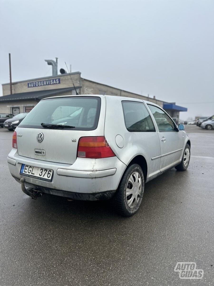 Pelēks Volkswagen Golf 2000 Kretinga, ar dzinēja tilpumu 1.60 L un nobraukumu 327 tūkst. km par 600 €, foto 8 vietnē AUTOMOTO.COM.LV