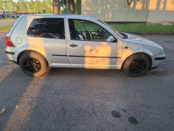 Pelēks Volkswagen Golf 2000 Ariogala, ar dzinēja tilpumu 1.90 L un nobraukumu 461 tūkst. km par 800 €, foto 4 vietnē AUTOMOTO.COM.LV