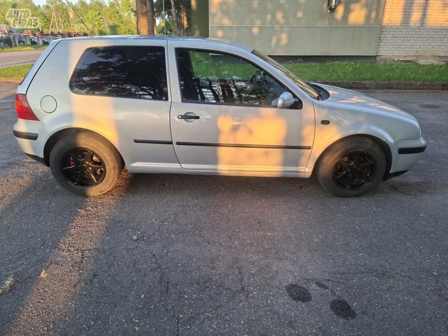 Pelēks Volkswagen Golf 2000 Ariogala, ar dzinēja tilpumu 1.90 L un nobraukumu 461 tūkst. km par 800 €, foto 5 vietnē AUTOMOTO.COM.LV