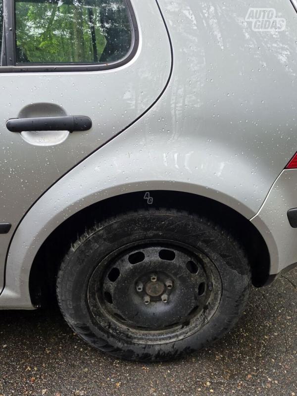 Pelēks Volkswagen Golf 2000 Kazlų Rūda, ar dzinēja tilpumu 1.90 L un nobraukumu 353 tūkst. km par 850 €, foto 7 vietnē AUTOMOTO.COM.LV