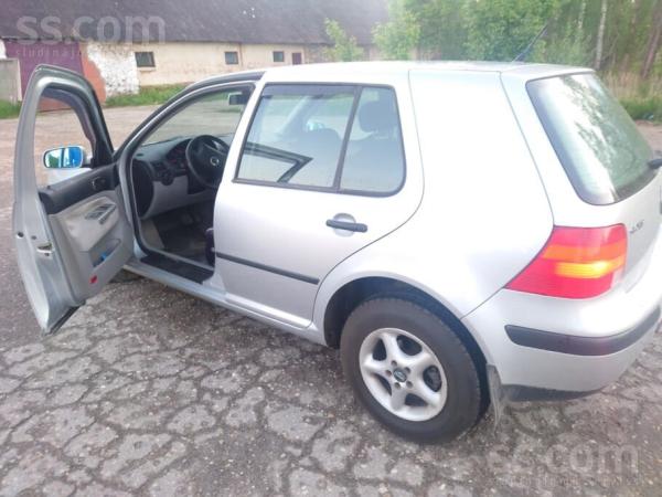 Grey Volkswagen Golf 2000 in Jekabpils, with an engine capacity of 1.60 L and mileage of 212 thousand km for 1200 €, photo 7 on AUTOMOTO.COM.LV