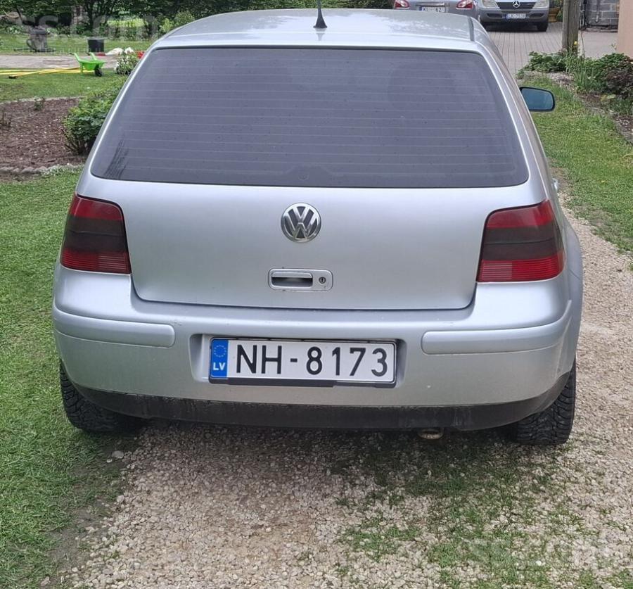 Pelēks Volkswagen Golf 2000 Rīga, ar dzinēja tilpumu 1.90 L un nobraukumu 363 tūkst. km par 1200 €, foto 4 vietnē AUTOMOTO.COM.LV