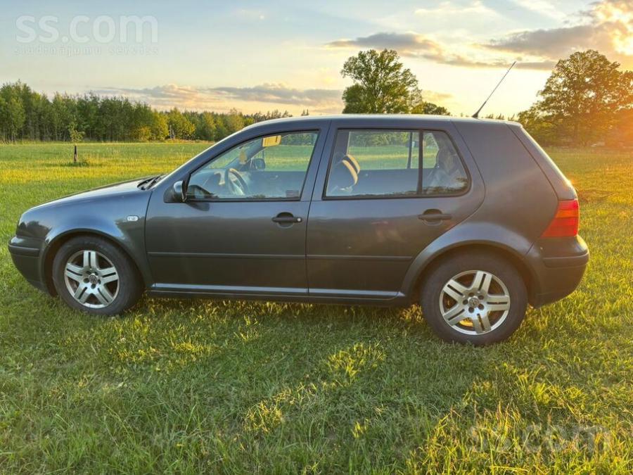 Pelēks Volkswagen Golf 2000 Rīga, ar dzinēja tilpumu 1.40 L un nobraukumu 196 tūkst. km par 1170 €, foto 3 vietnē AUTOMOTO.COM.LV