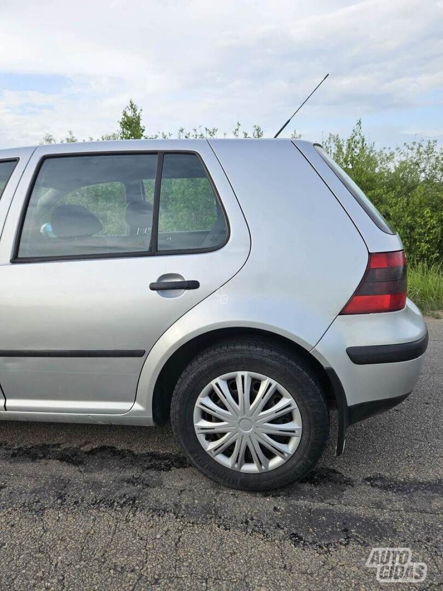 Pelēks Volkswagen Golf 2000 Rietavas, ar dzinēja tilpumu 1.90 L un nobraukumu 3790 tūkst. km par 1050 €, foto 11 vietnē AUTOMOTO.COM.LV