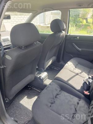 Grey Volkswagen Golf 2000 in Limbazi, with an engine capacity of 1.40 L and mileage of 211 thousand km for 1659 €, photo 9 on AUTOMOTO.COM.LV