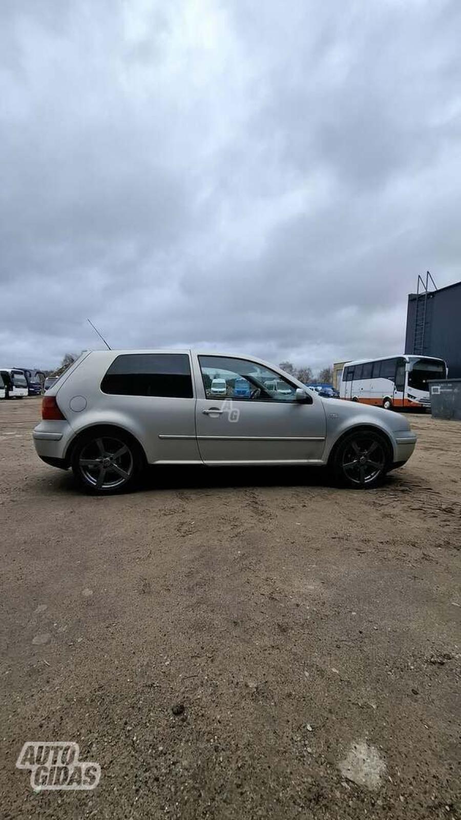 Grey Volkswagen Golf 2000 in Palanga, with an engine capacity of 1.60 L and mileage of 271 thousand km for 750 €, photo 4 on AUTOMOTO.COM.LV
