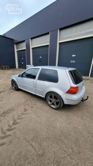 Grey Volkswagen Golf 2000 in Palanga, with an engine capacity of 1.60 L and mileage of 271 thousand km for 750 €, photo 5 on AUTOMOTO.COM.LV